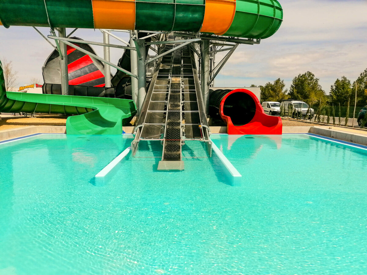 New raft return conveyor for water park in Madrid - Sunkid